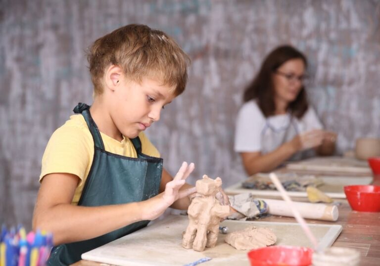 ¿Cómo pintar arcilla para modelar? - We School
